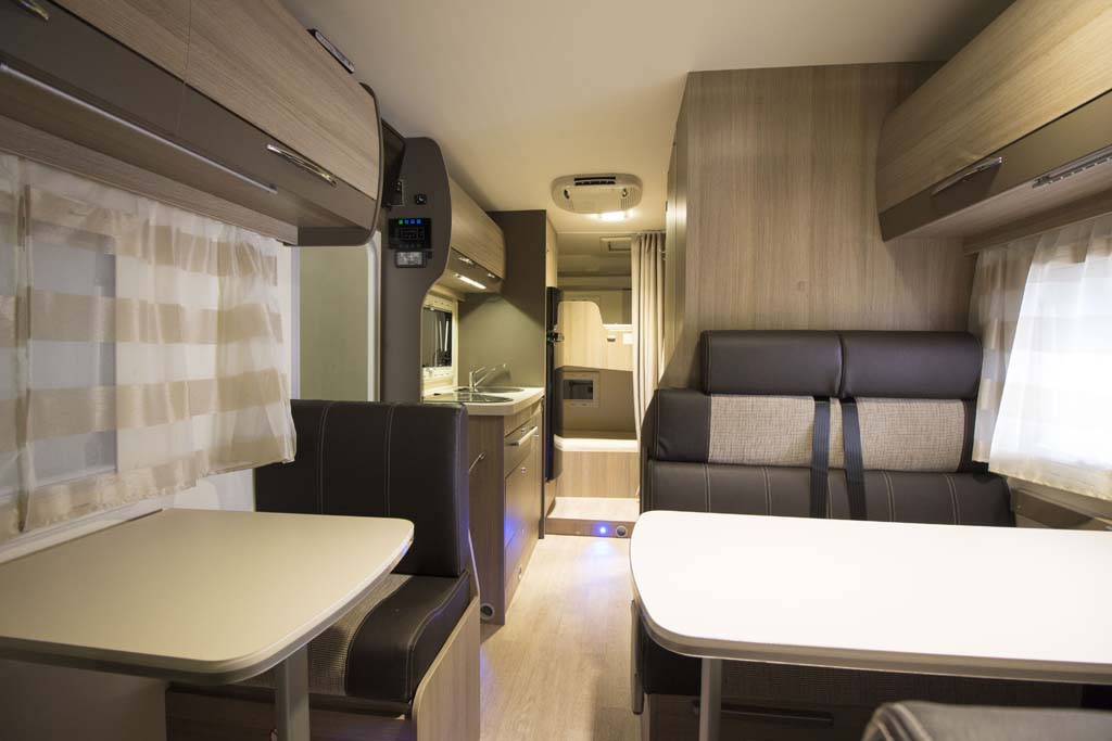 Challenger Genesis C276 - MONZACAMPER Noleggio Camper