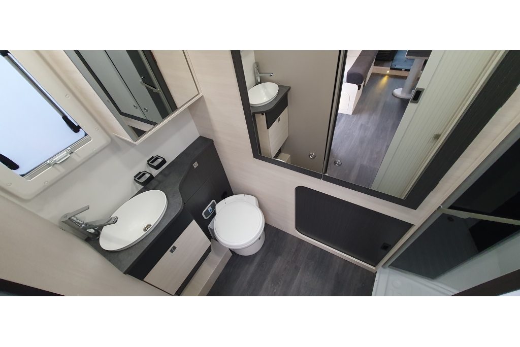 S017-Challenger_260_Graphite_VIP - MONZACAMPER Noleggio Camper