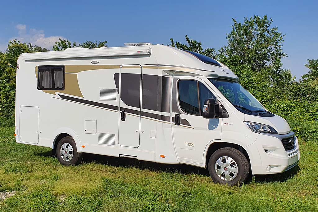 Carado T339 - MONZACAMPER Noleggio Camper