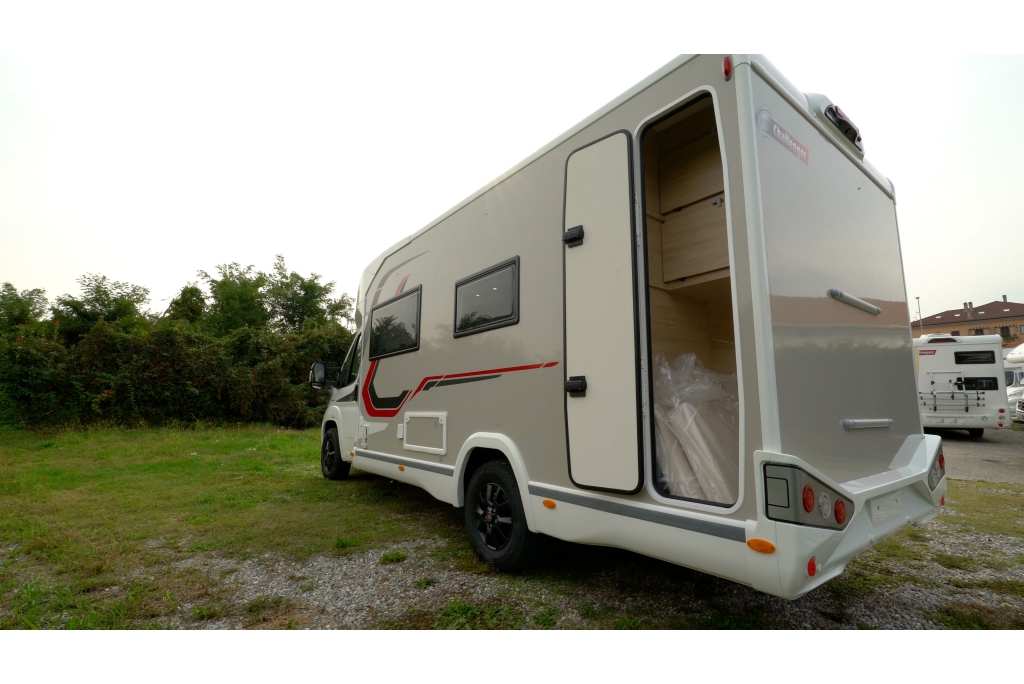 Challenger 260 Graphite VIP - MONZACAMPER Noleggio Camper