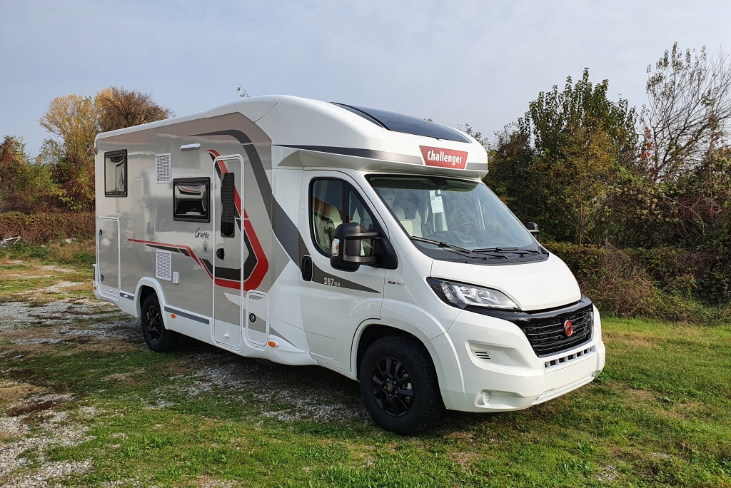 Challenger 287GA Graphite VIP - MONZACAMPER Noleggio Camper